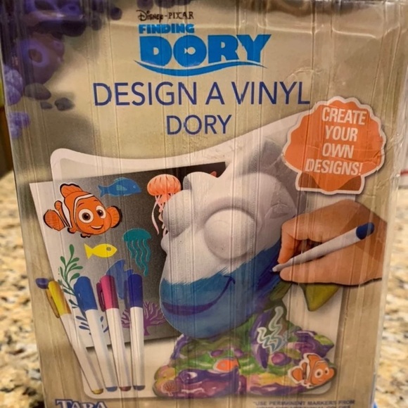 Disney | Toys | Disney Finding Dory Design A Vinyl Dory Figurine With ...